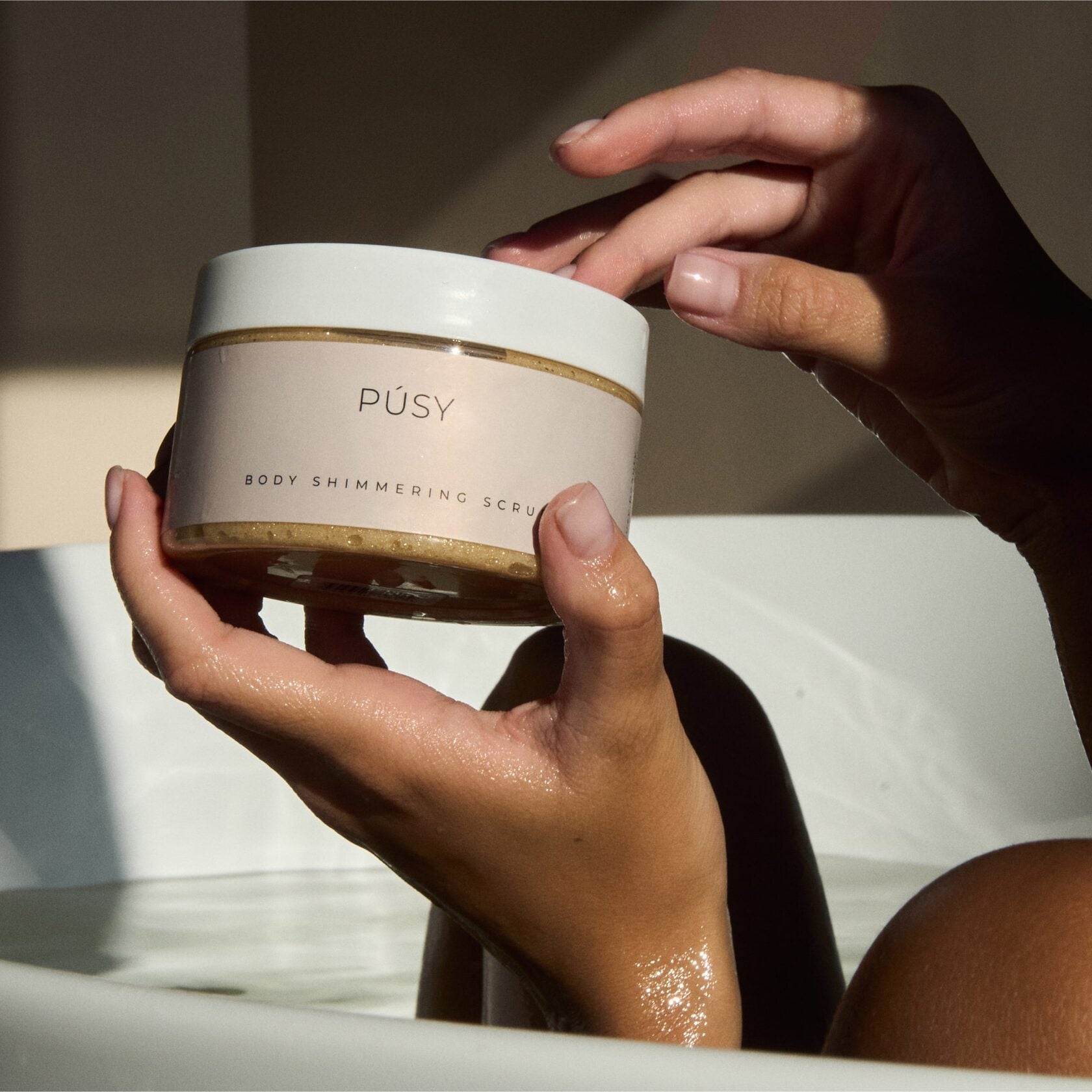 Body Shimmering Scrub – Pusy beauty